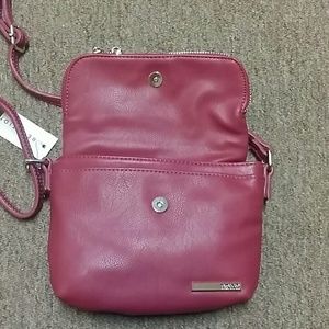 Kenneth Cole Reaction | Bags | New Kenneth Cole Red Cross Body Bag ...